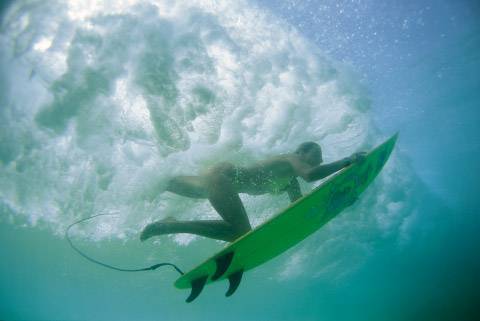Aprender a surfear: como hacer el pato - Mundo Surf